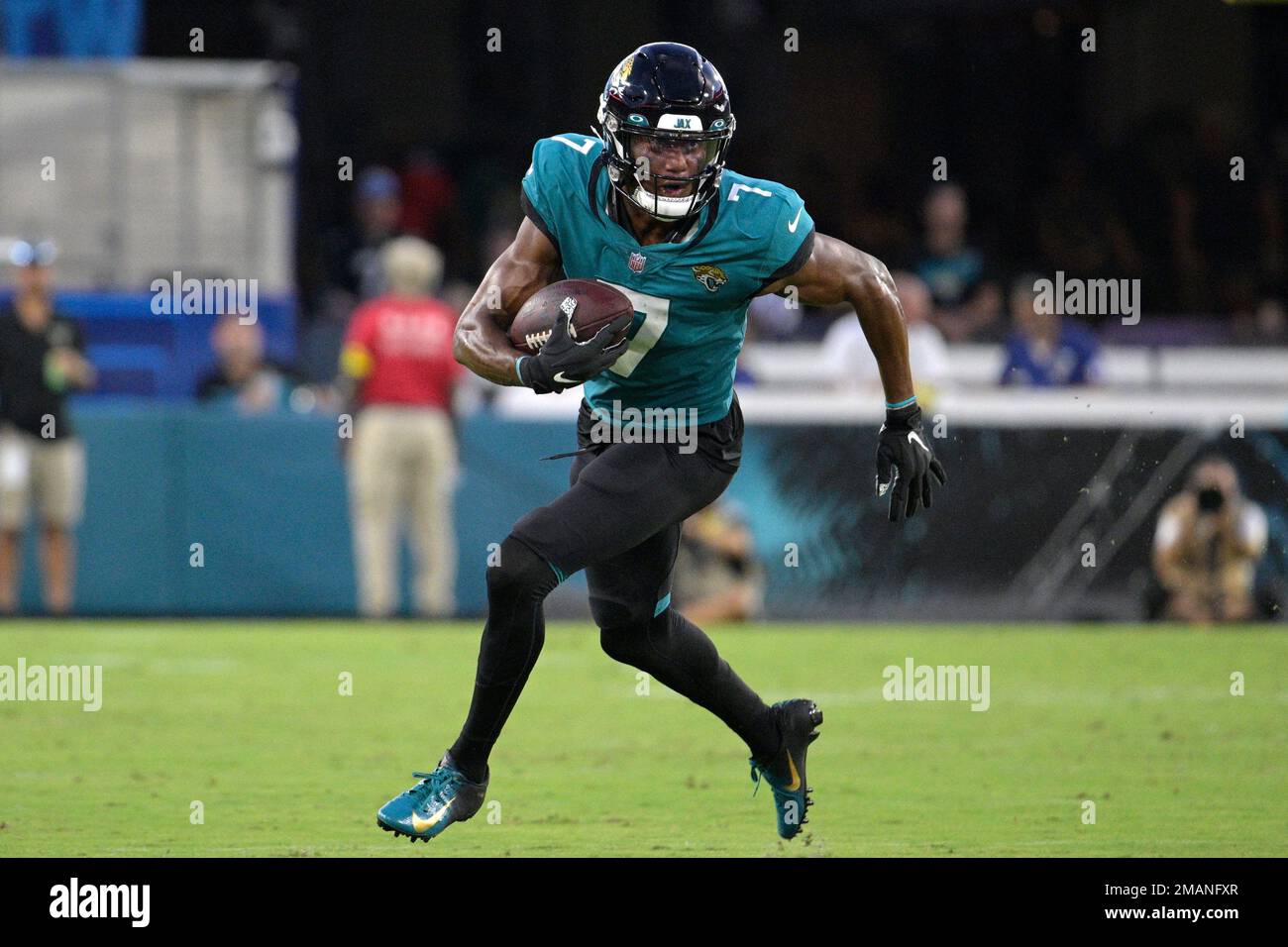 Jacksonville Jaguars wide receiver Zay Jones (7) runs after catching a ...