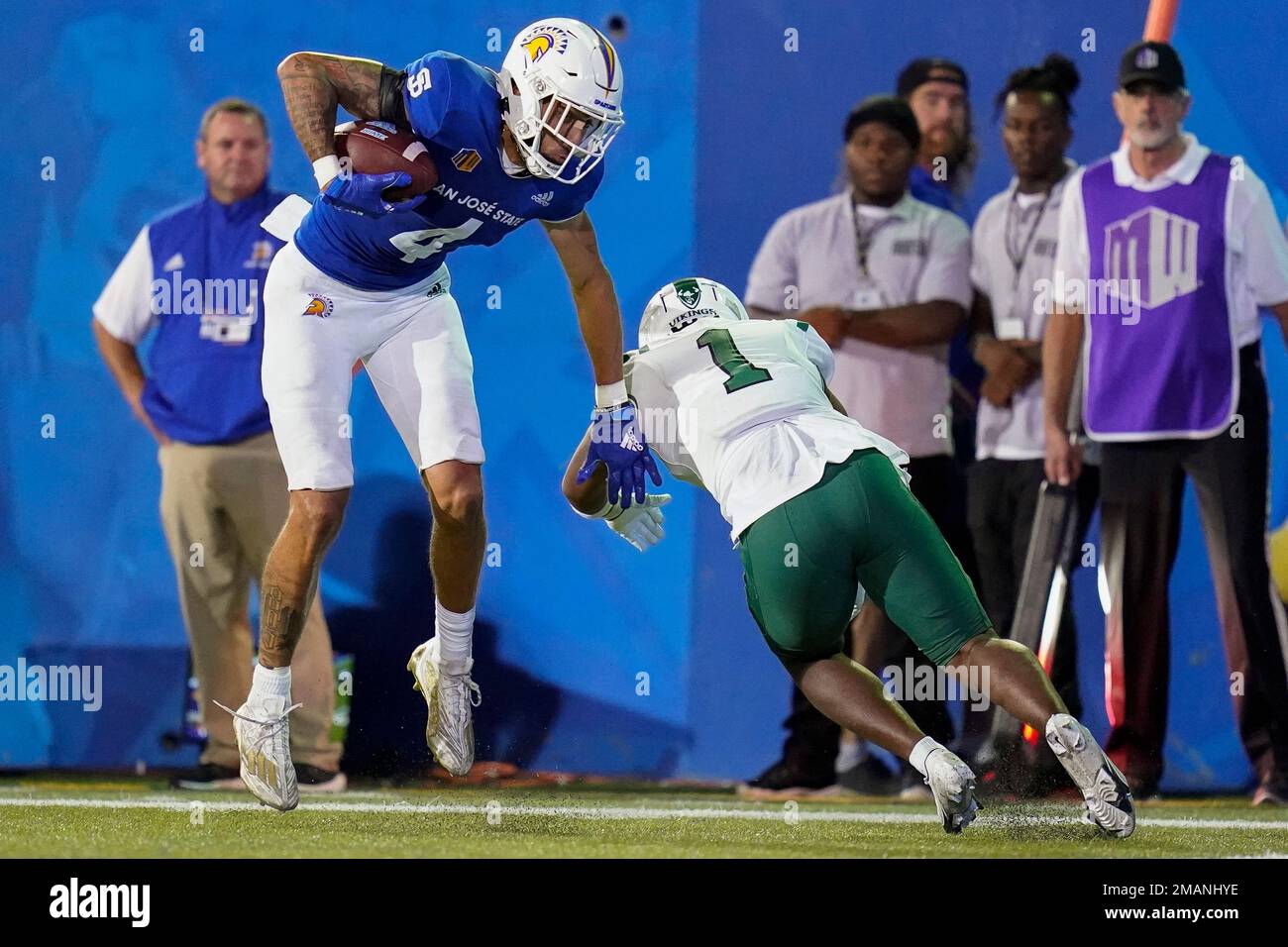 San Jose State wide receiver Elijah Cooks (4) avoids a tackle by ...