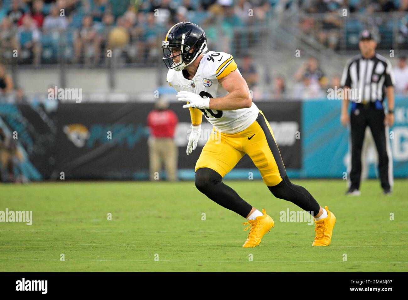 Pittsburgh Steelers linebacker T.J. Watt (90) follows a play during the ...