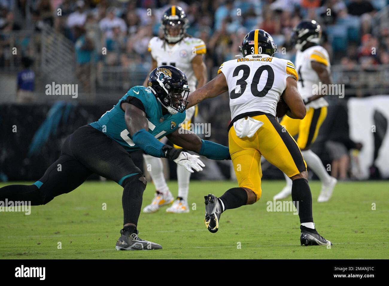 Pittsburgh Steelers running back Jaylen Warren (30) rushes for yardage ...