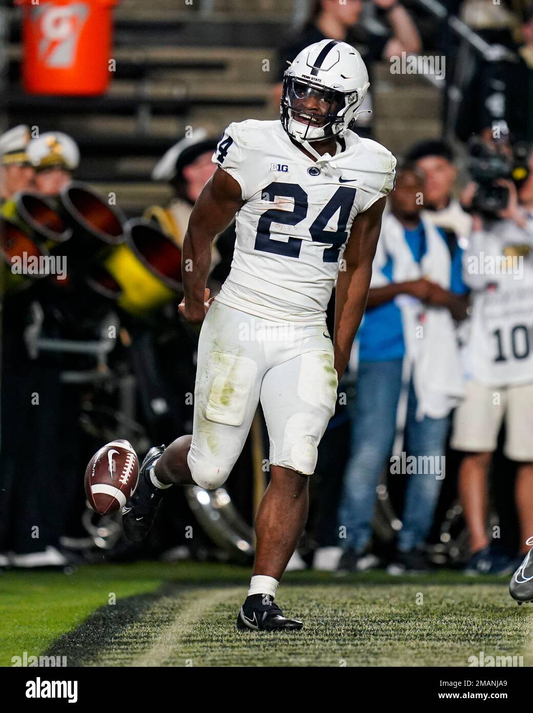 Penn State running back Keyvone Lee (24) celebrates after a touchdown ...