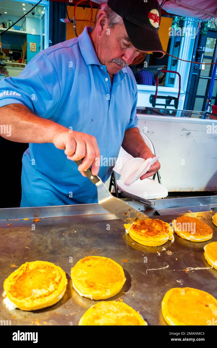 New York City, NY, USA, Senior man Working, Street Food Vendor, Little ...