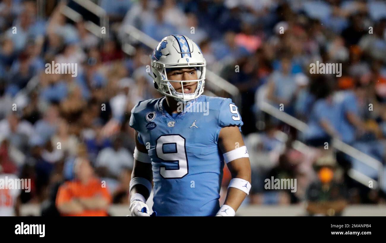 North Carolina defensive back Cam'Ron Kelly (9) readies for a play ...