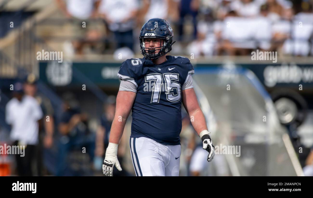 Connecticut Huskies offensive lineman Chase Lundt (75) during an NCAA ...