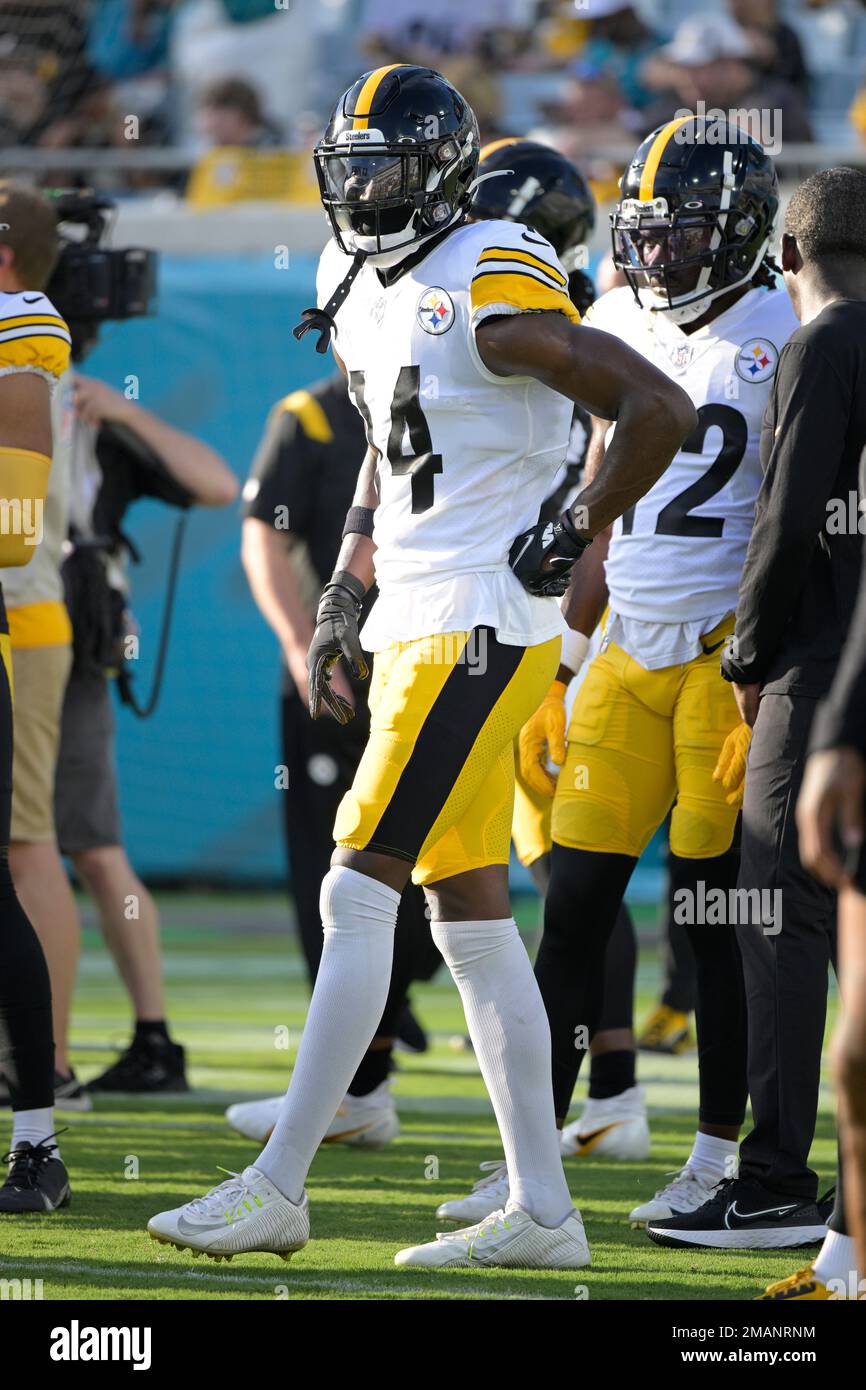 Pittsburgh Steelers wide receiver George Pickens (14) warms up before a ... Pittsburgh Steelers wide receiver George Pickens (14) warms up before a ...