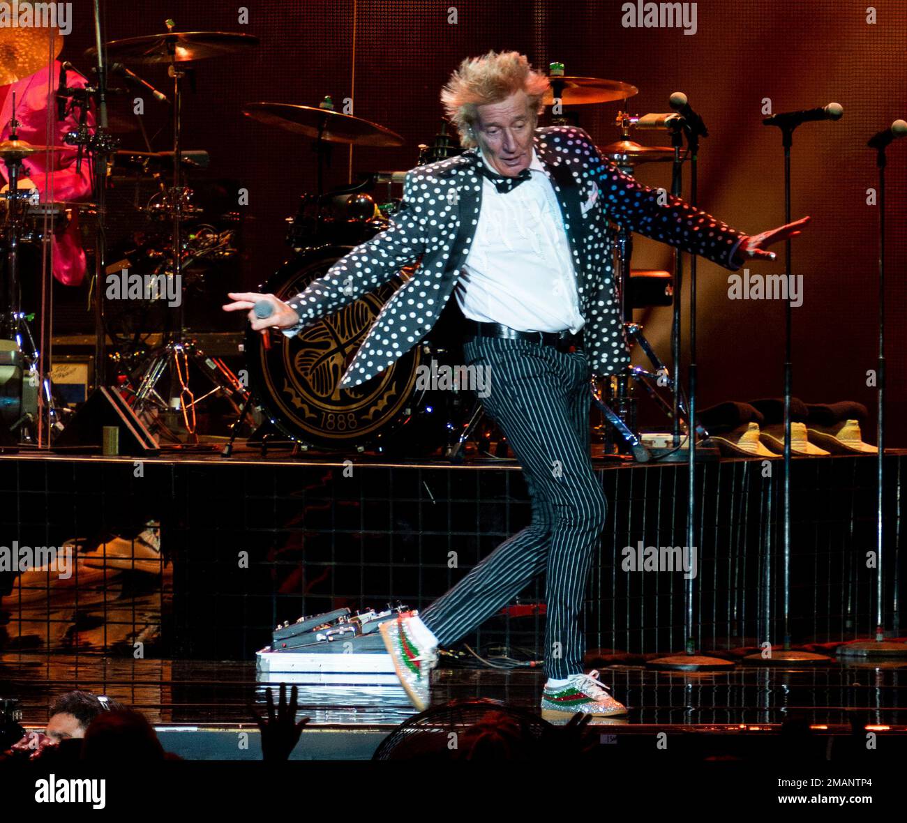Rod Stewart performs at Ameris Bank Amphitheatre on Wednesday, Aug. 31 ...
