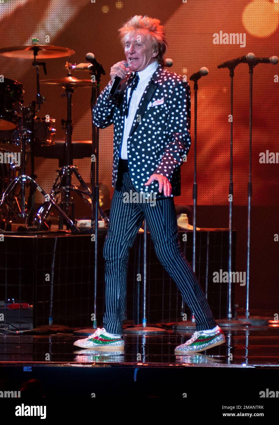 Rod Stewart performs at Ameris Bank Amphitheatre on Wednesday, Aug. 31 ...