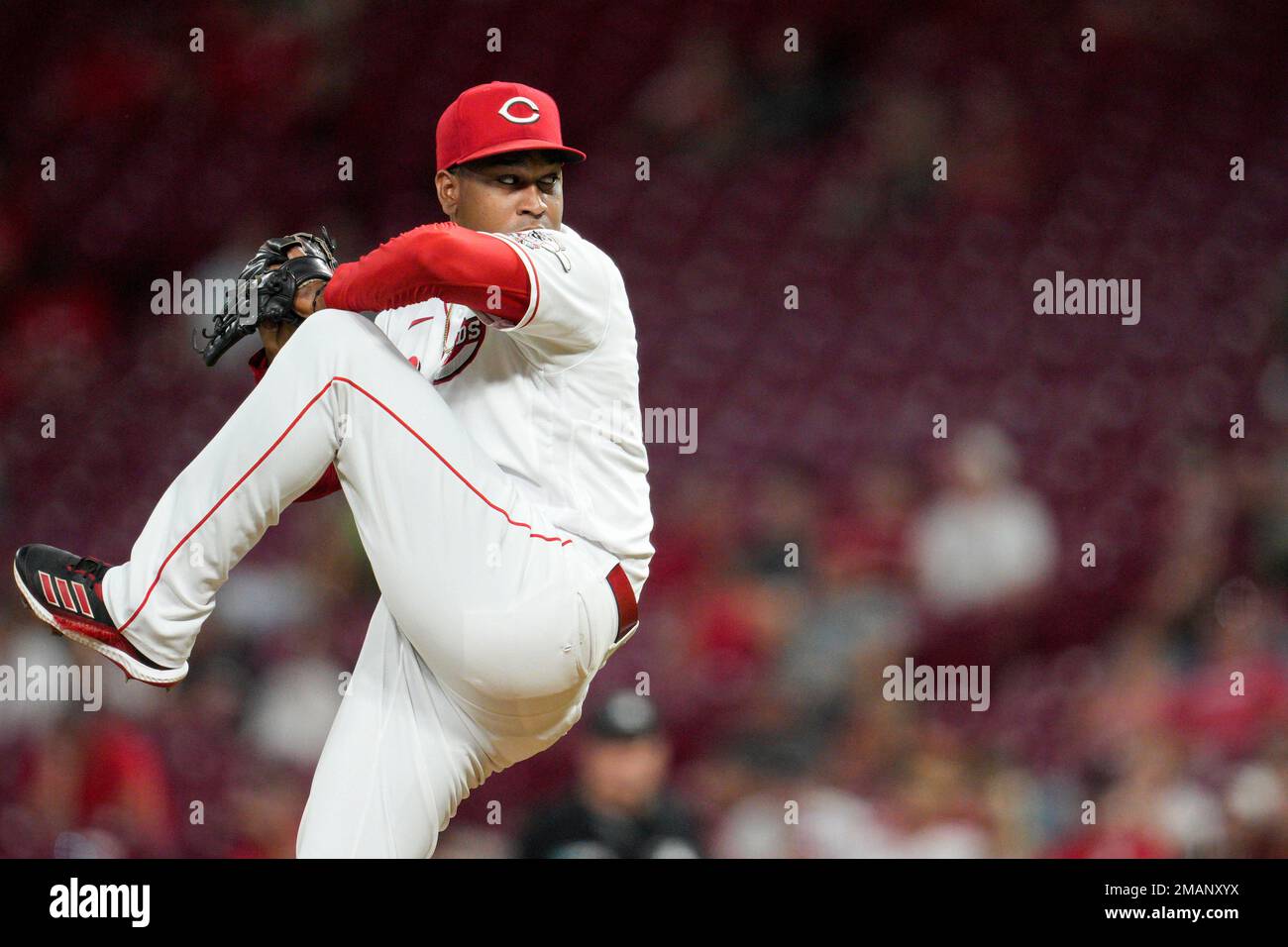 Cincinnati Reds relief pitcher Alexis Diaz (43) plays in a baseball ...