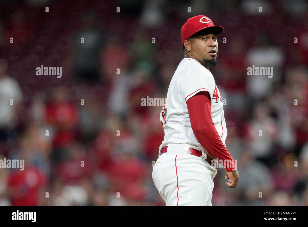 Cincinnati Reds relief pitcher Alexis Diaz (43) plays in a baseball ...