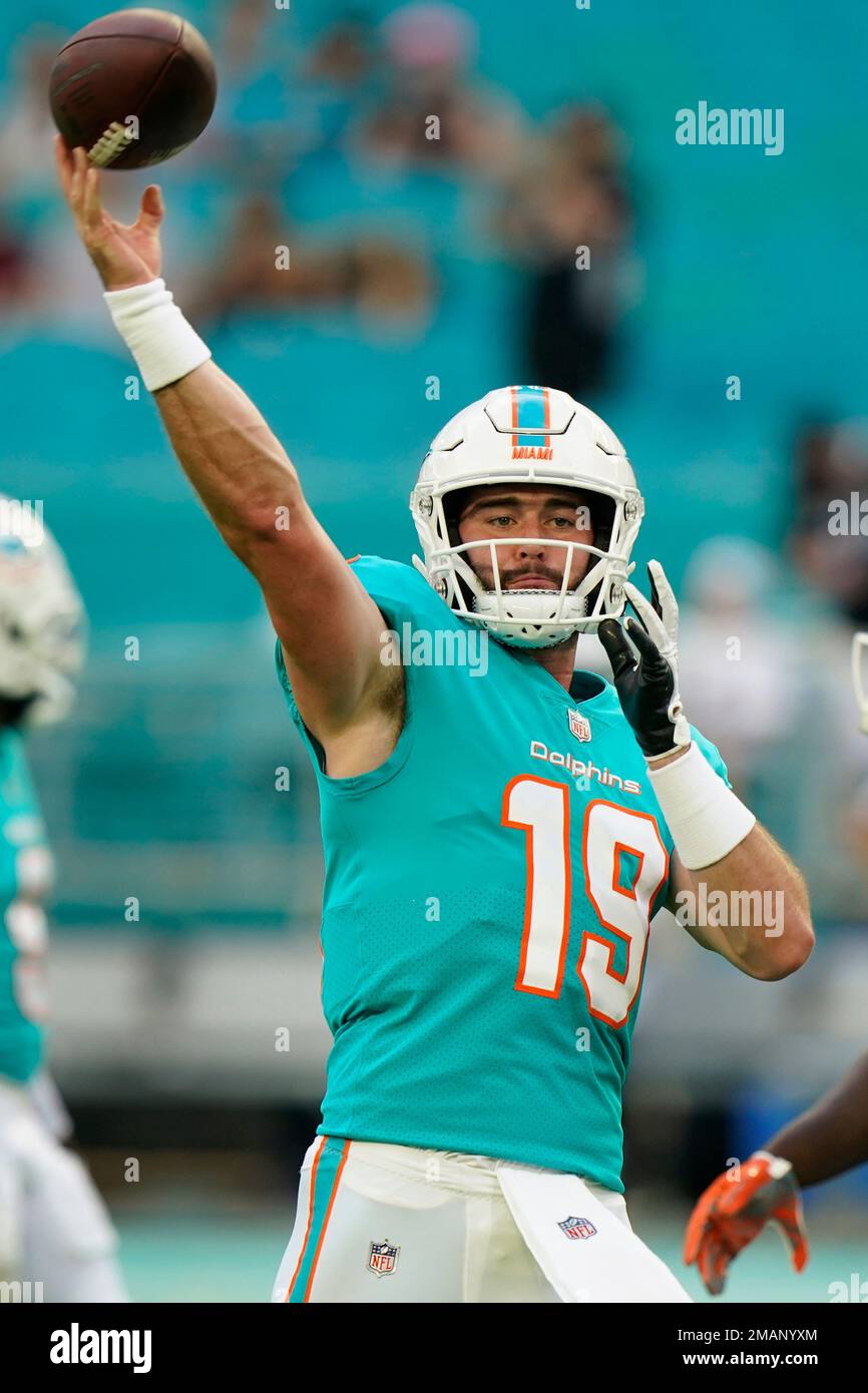 Miami Dolphins quarterback Skylar Thompson warms up before the start of ...