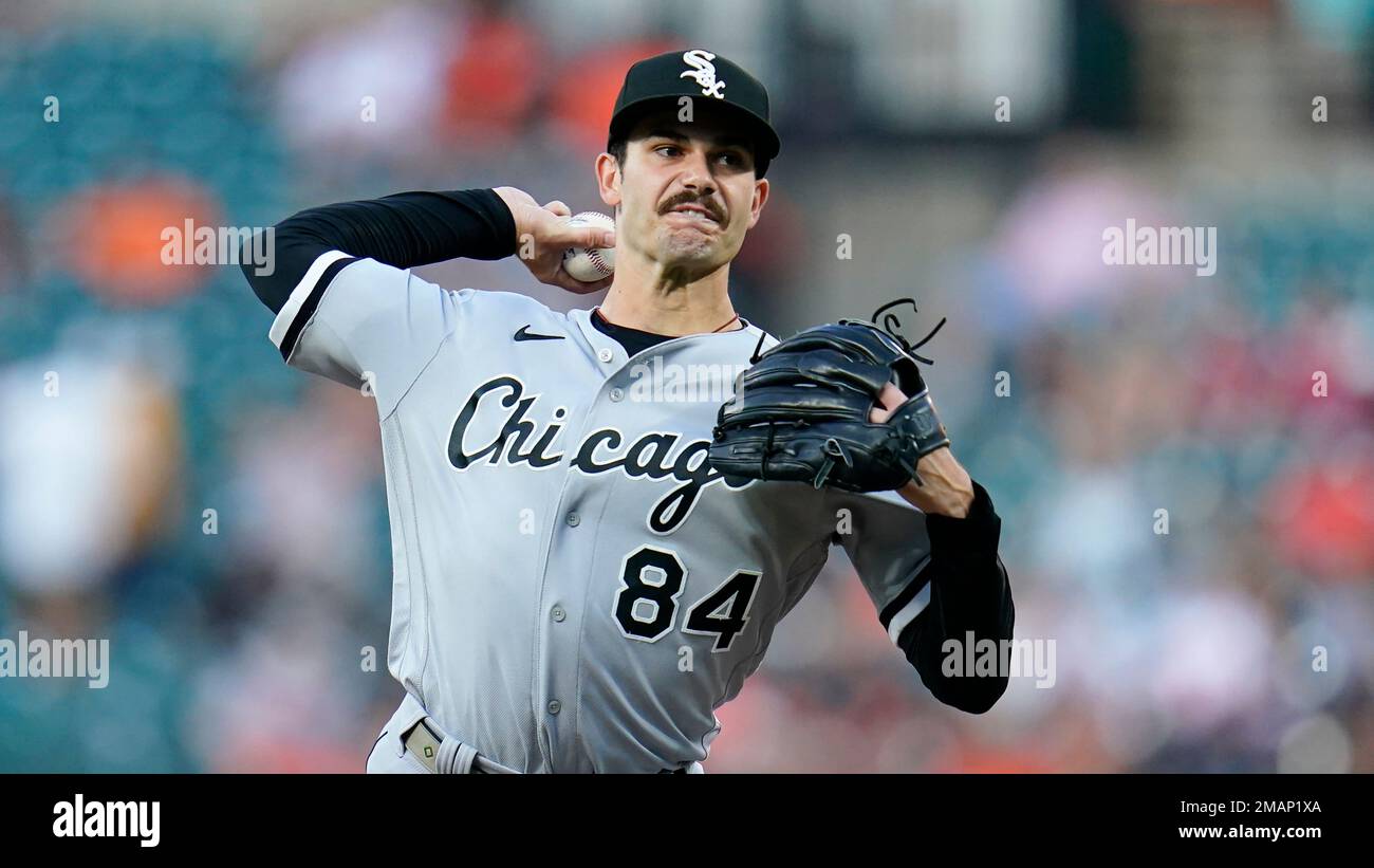 Chicago White Sox starting pitcher Dylan Cease throws a pitch to the ...