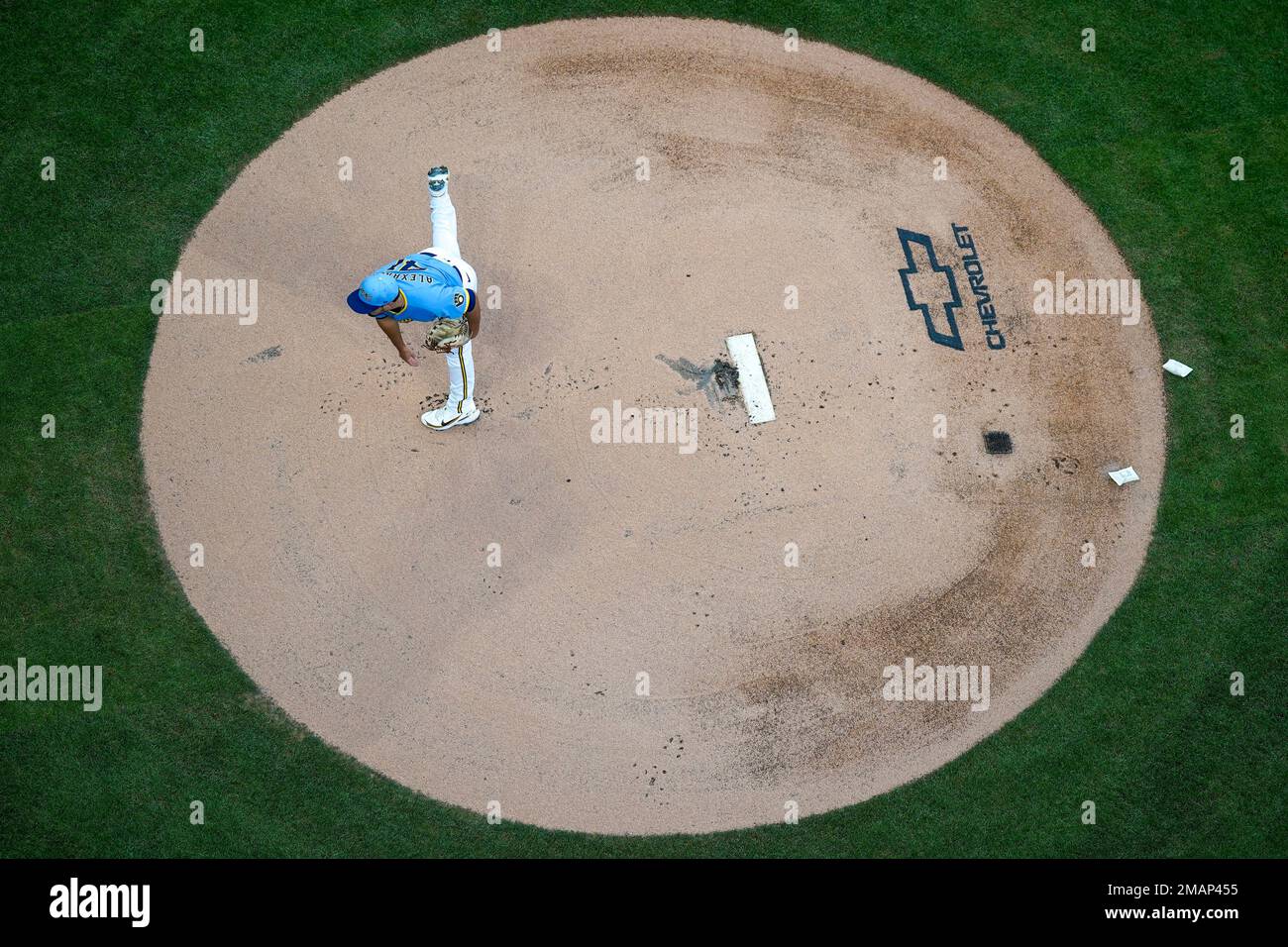 Milwaukee Brewers starting pitcher Jason Alexander throws during the ...