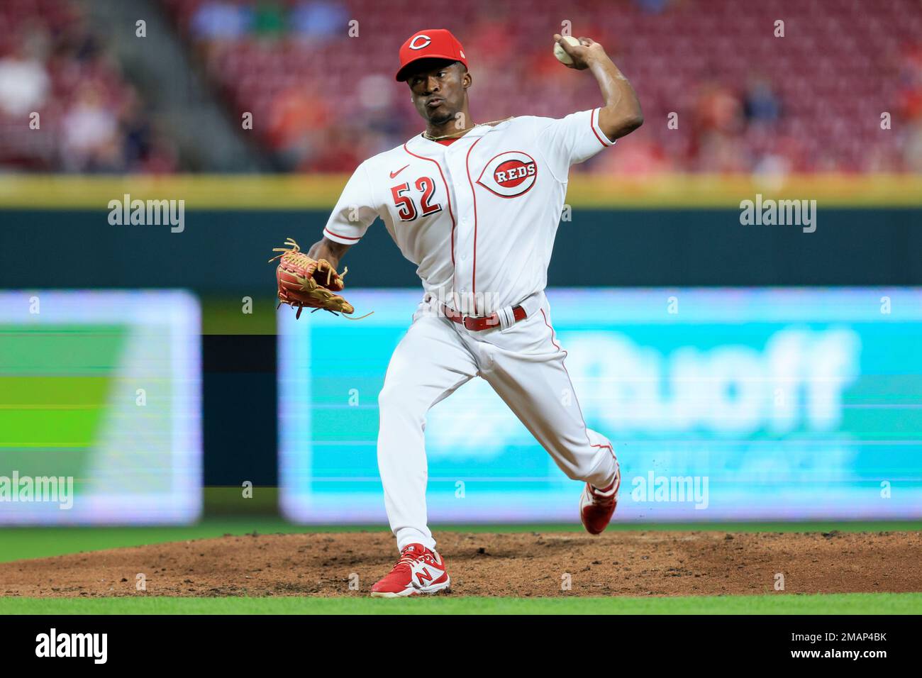 Cincinnati Reds' Reiver Sanmartin throws during a baseball game against ...