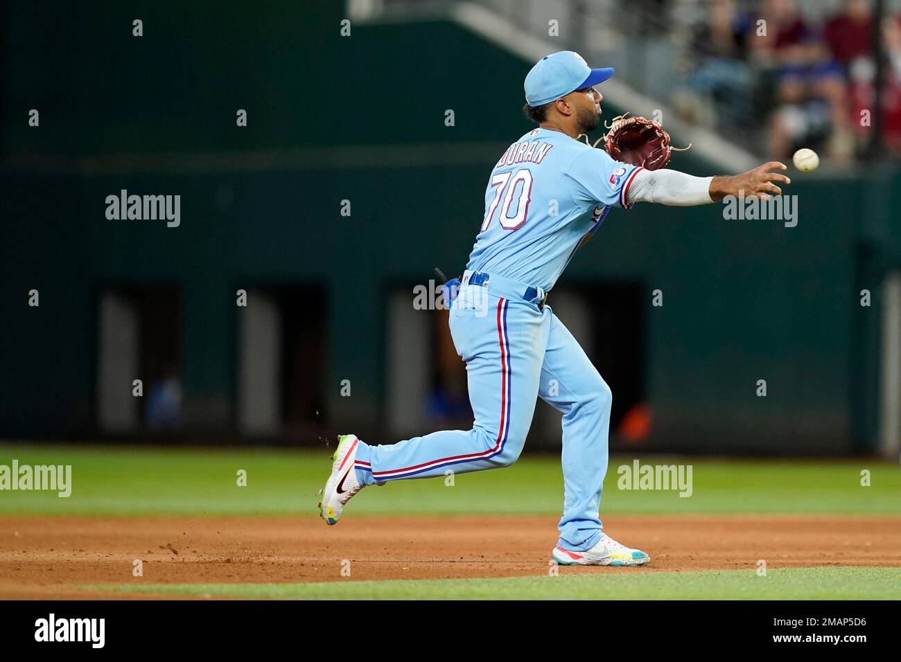 Texas Rangers' Ezequiel Duran throws to first during a baseball game ...