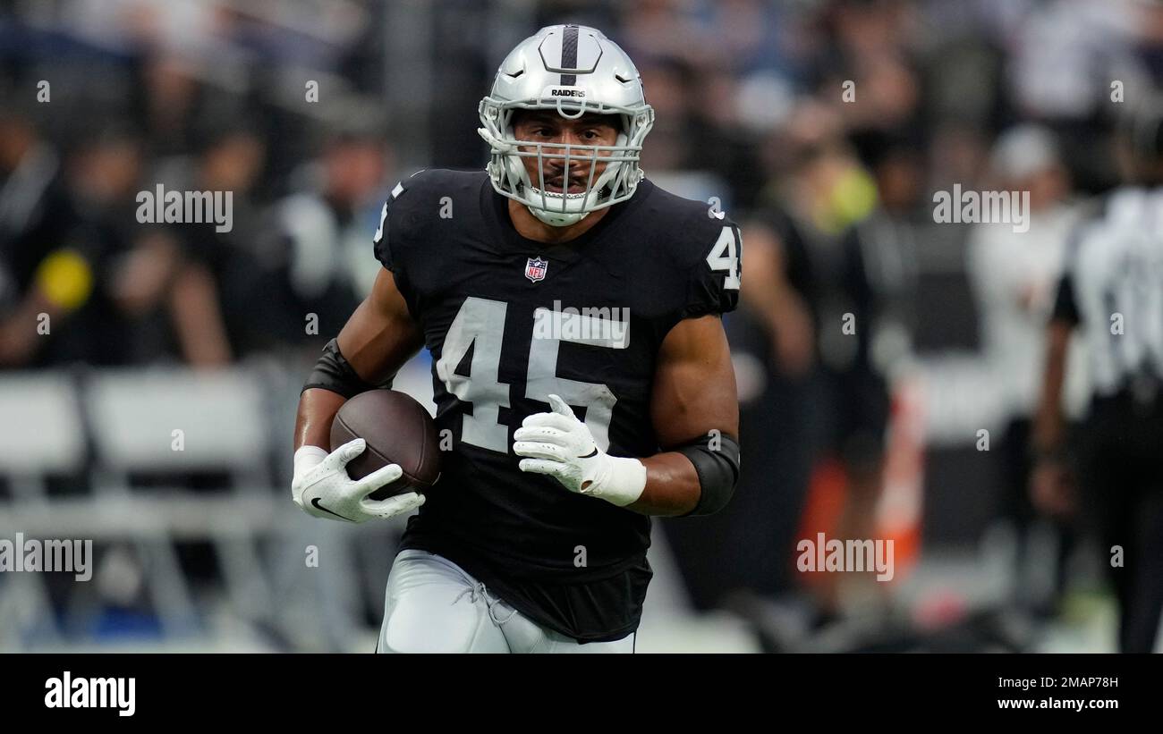 Las Vegas Raiders fullback Jakob Johnson (45) warms up before an NFL ...