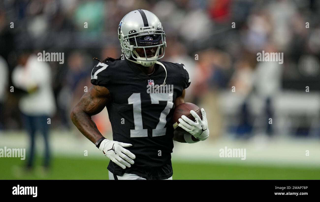 Las Vegas Raiders wide receiver Davante Adams (17) warms up before an ...
