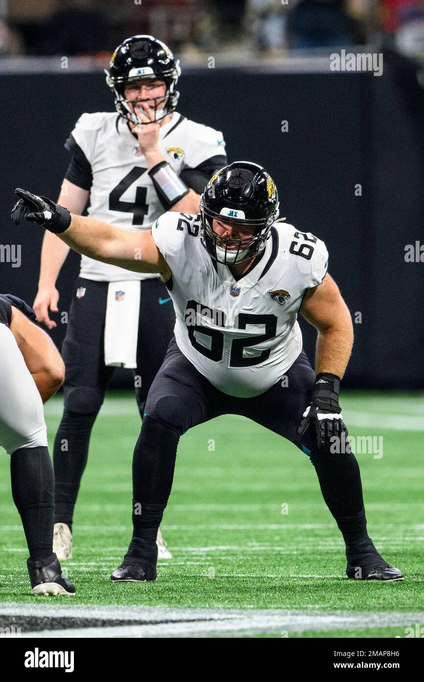 Jacksonville Jaguars offensive tackle KC McDermott (62) lines up during ...