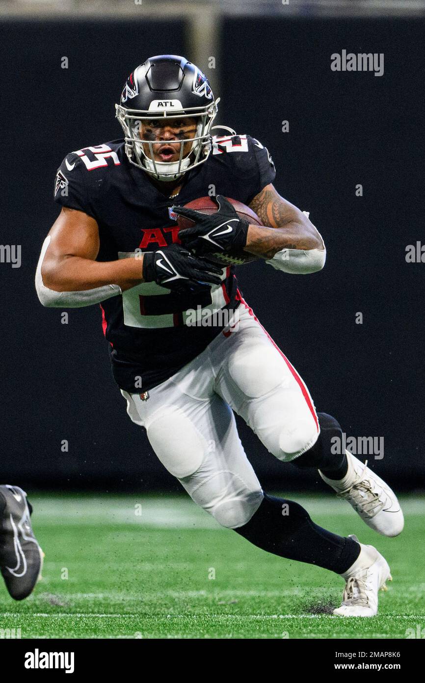 Atlanta Falcons running back Tyler Allgeier (25) runs the ball during ...