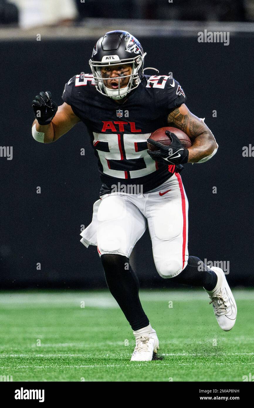 Atlanta Falcons running back Tyler Allgeier (25) runs the ball during ...