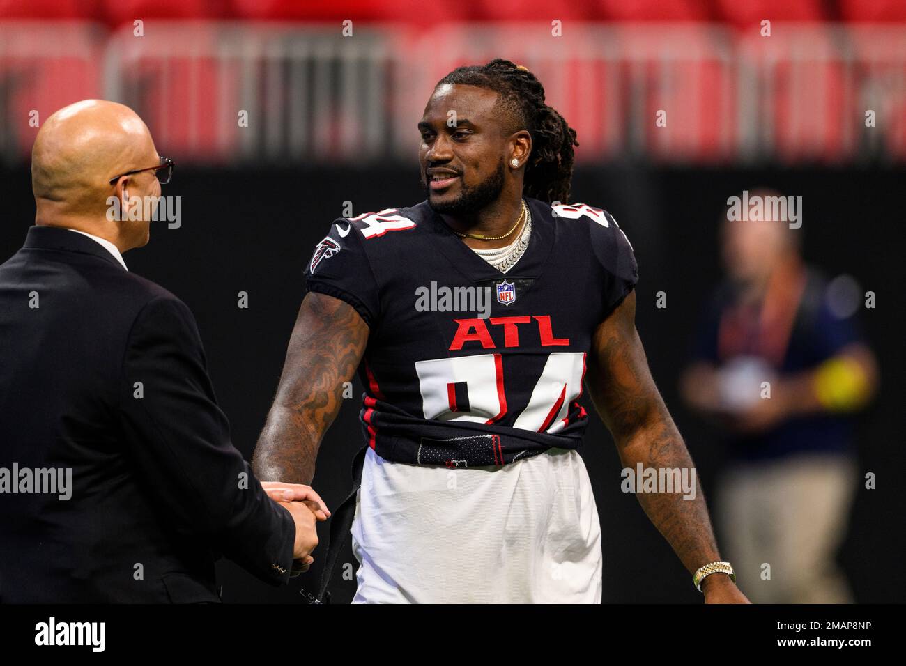 Atlanta Falcons running back Cordarrelle Patterson (84) shakes hands ...