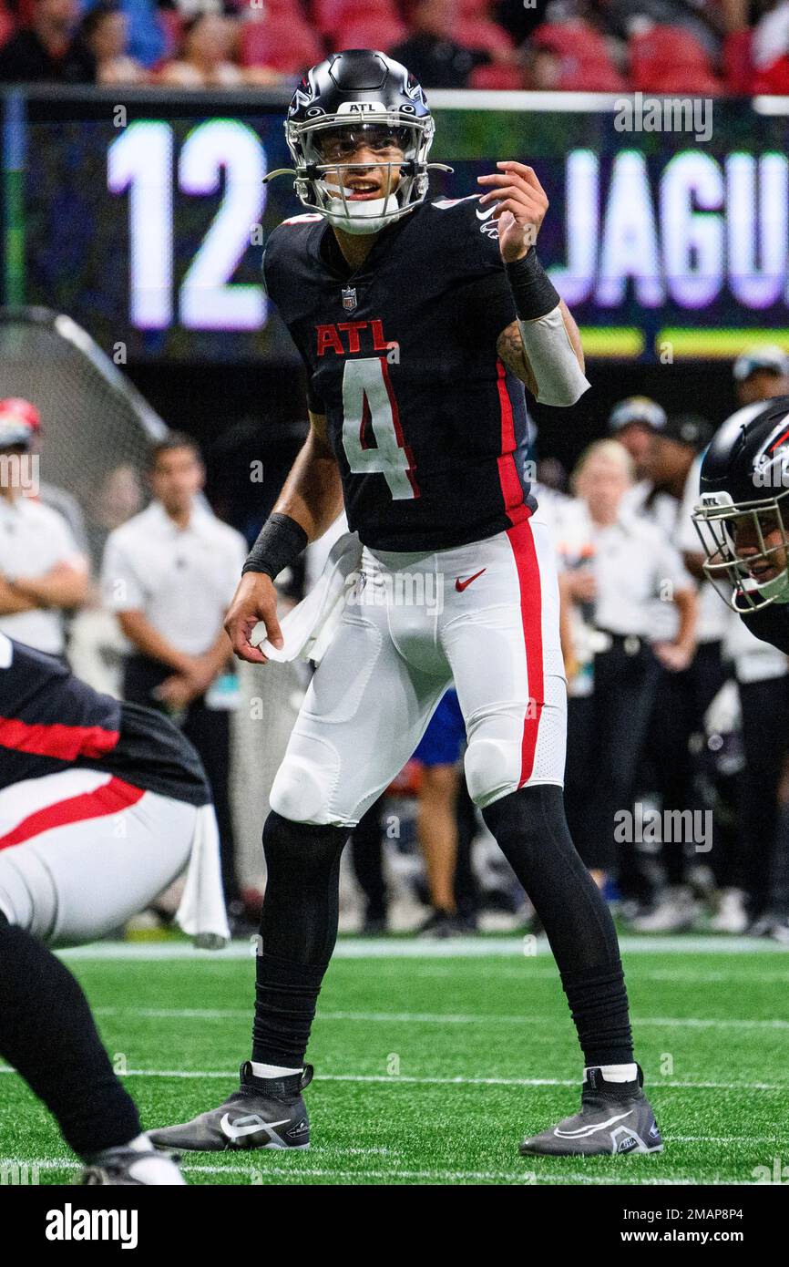 Atlanta Falcons quarterback Desmond Ridder (4) lines up during the ...