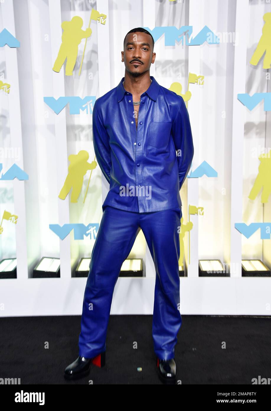 Designer Harris Reed arrives at the MTV Video Music Awards at the ...