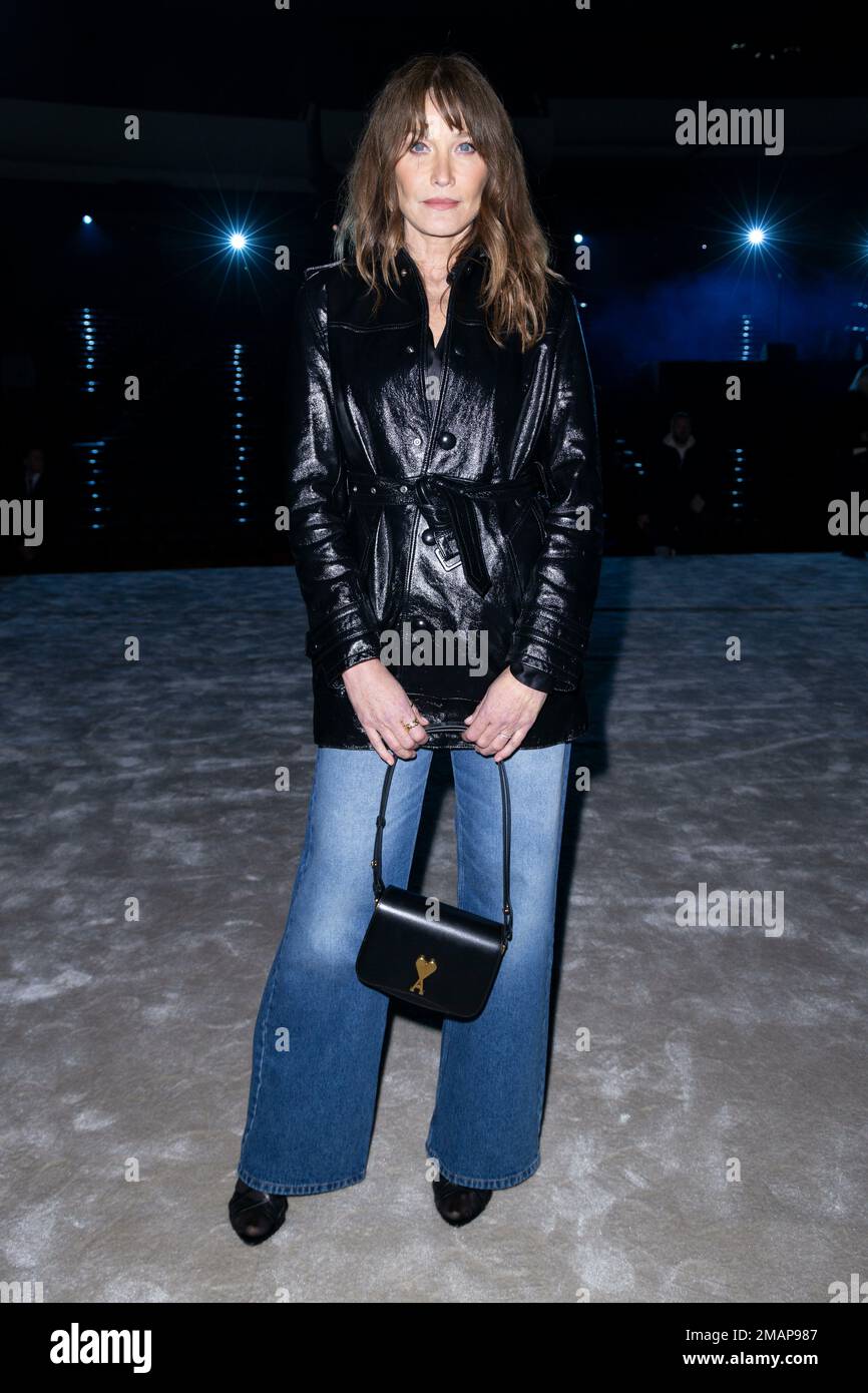 Catwalk model carla bruni hi-res stock photography and images - Alamy