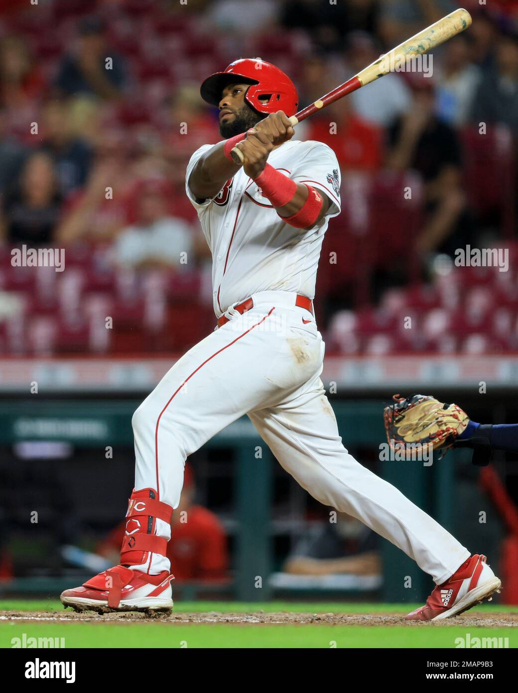 Cincinnati Reds' Chuckie Robinson watches his two-run home run during ...