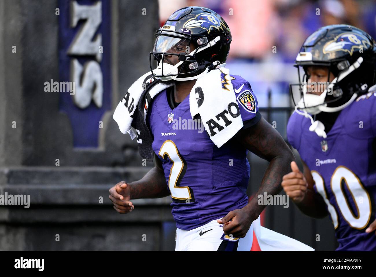 Baltimore Ravens quarterback Tyler Huntley (2) takes to the field ...