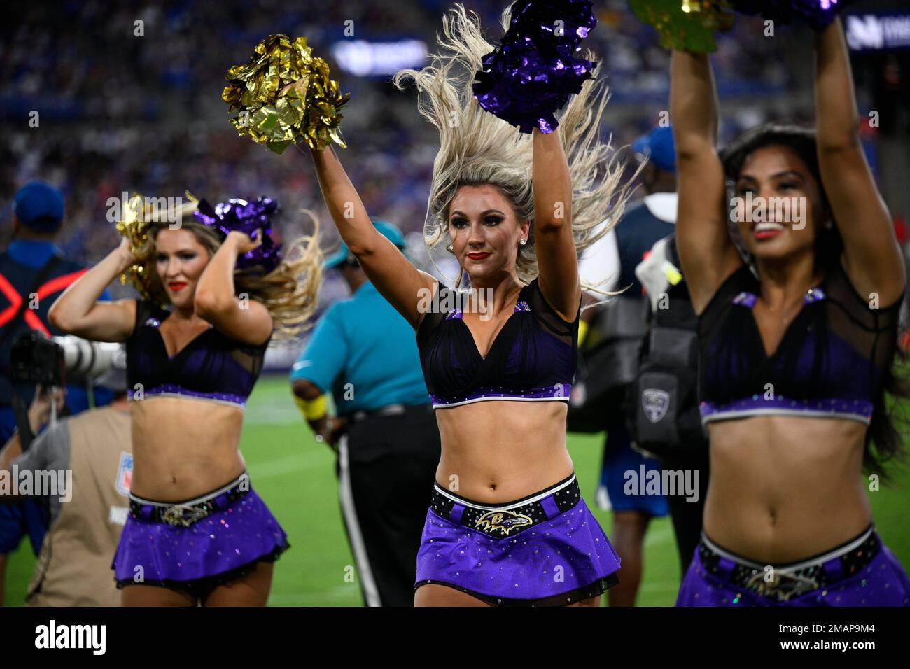 The Baltimore Ravens cheerleaders perform in the first half of a ...