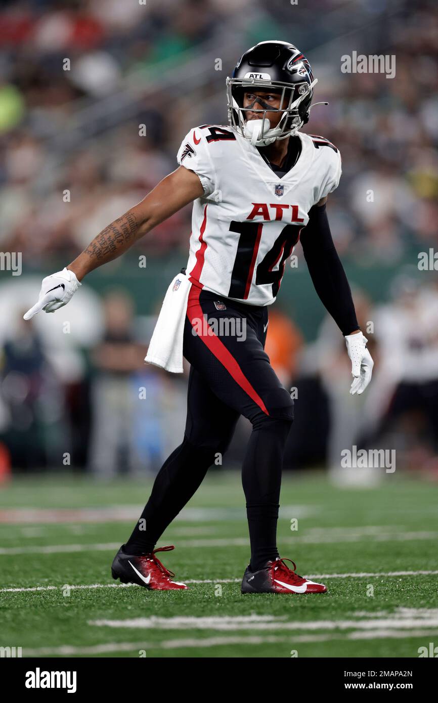 Atlanta Falcons wide receiver Damiere Byrd (14) lines up against the ...