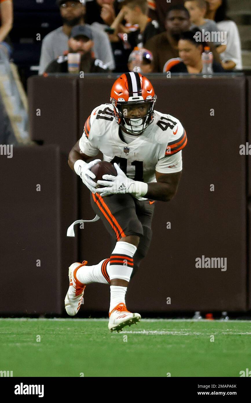 Cleveland Browns running back John Kelly Jr. (41) runs with the ball ...
