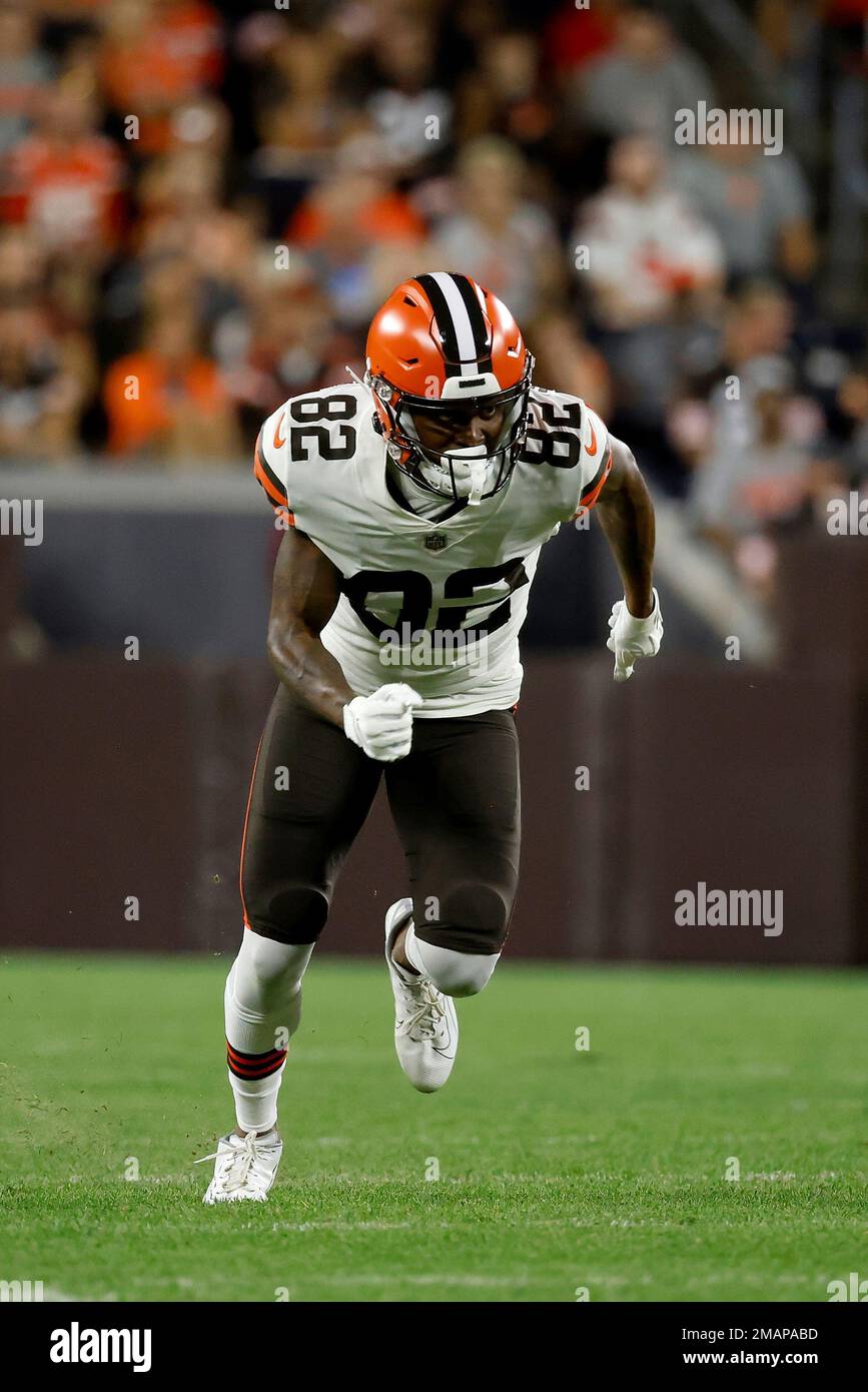 Cleveland Browns wide receiver Mike Harley Jr. (82) runs up the field ...