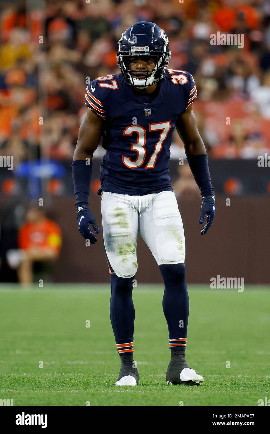 Chicago Bears safety Elijah Hicks (37) lines up for a play during an ...