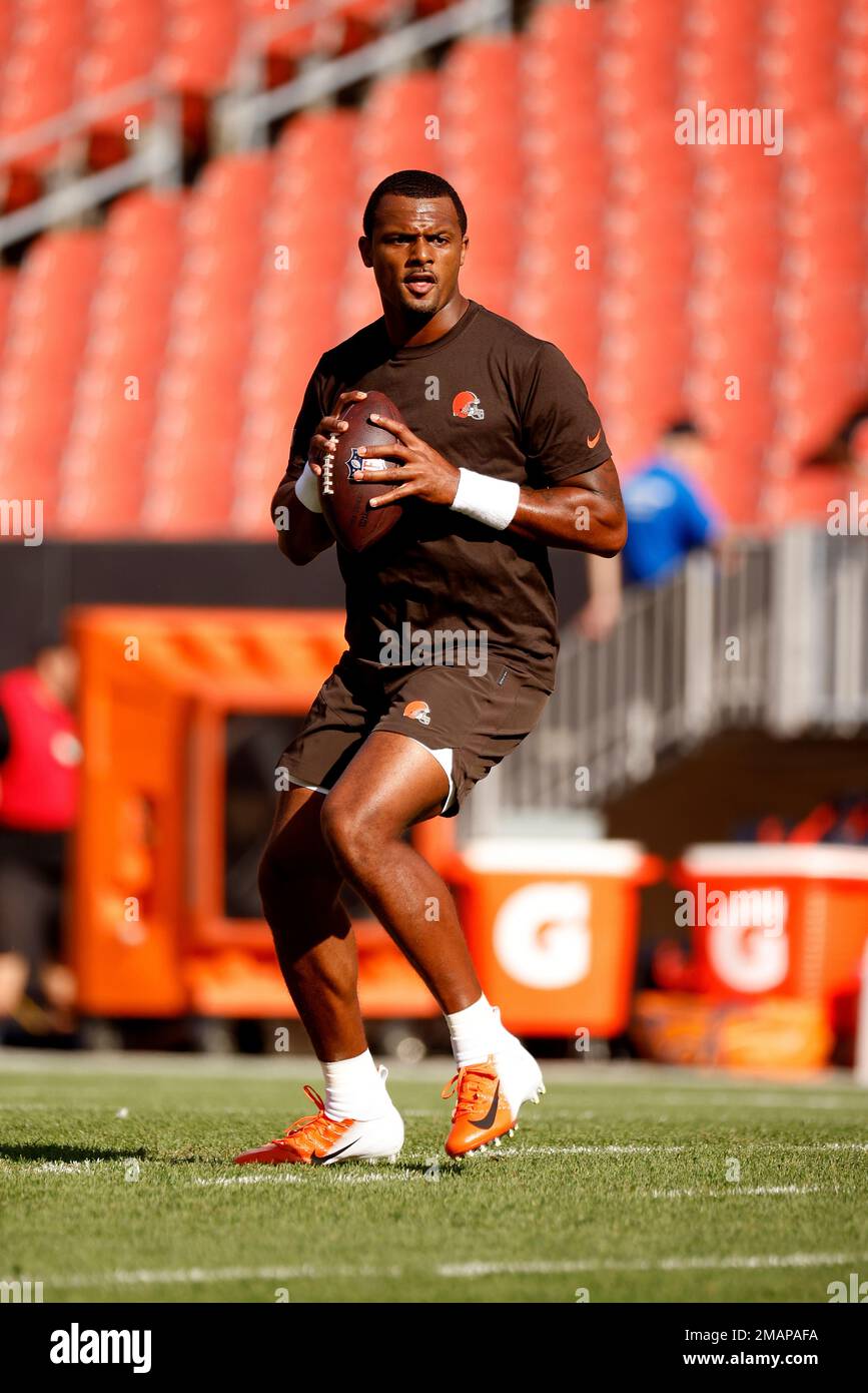 Cleveland Browns quarterback Deshaun Watson (4) warms up prior to the ...