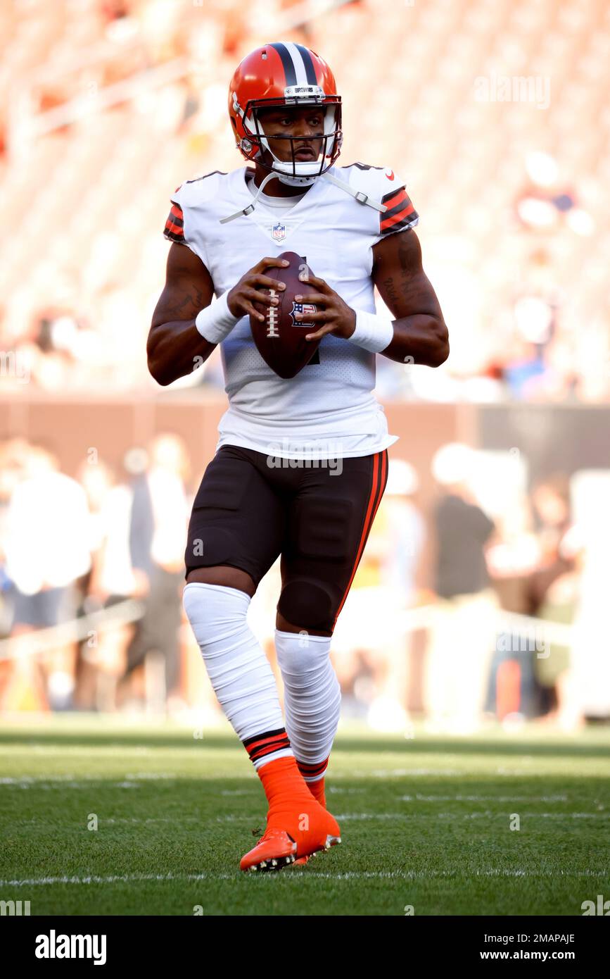 Cleveland Browns quarterback Deshaun Watson (4) warms up prior to the ...