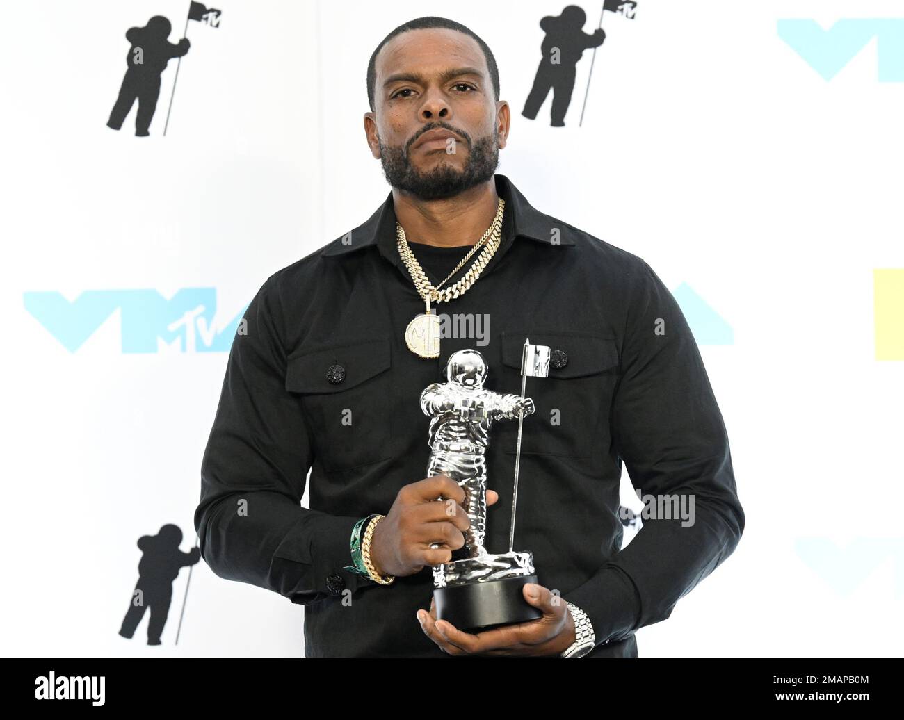 Director Benny Boom Poses In The Press Room With The Award For Best Hip Hop For Do We Have A