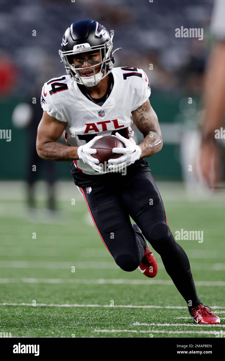 Atlanta Falcons wide receiver Damiere Byrd (14) warms up before a ...