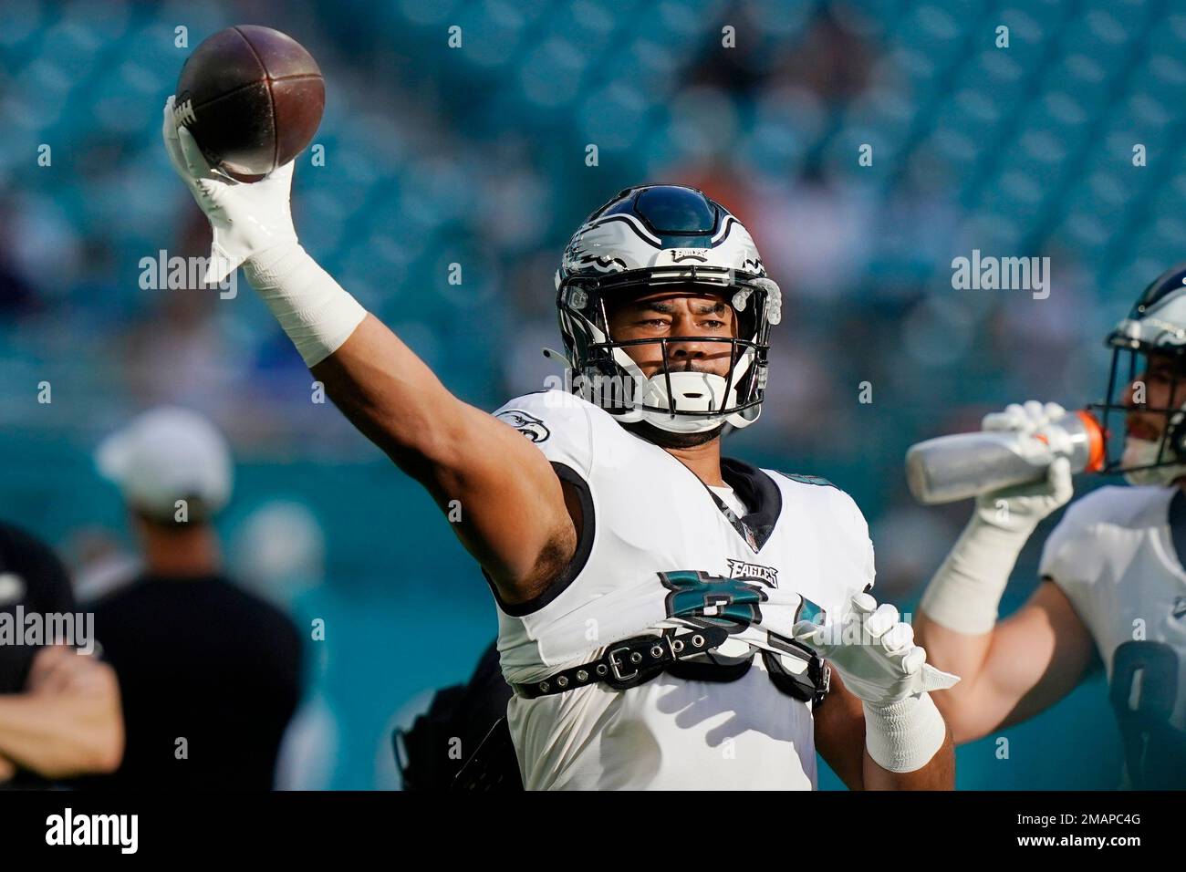 Philadelphia Eagles tight end Richard Rodgers warms up before a NFL ...