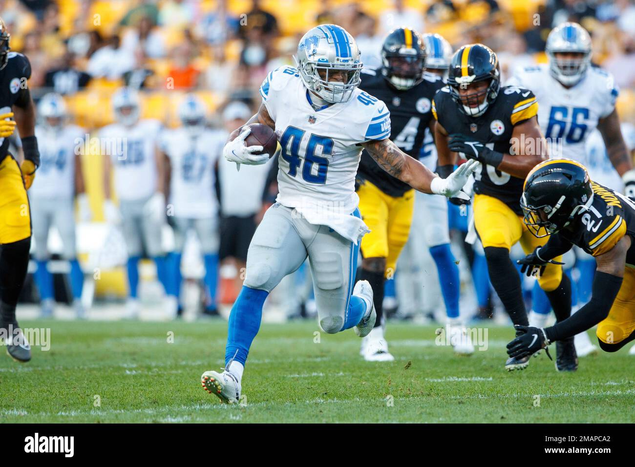 Detroit Lions running back Craig Reynolds (46) rushes during a ...