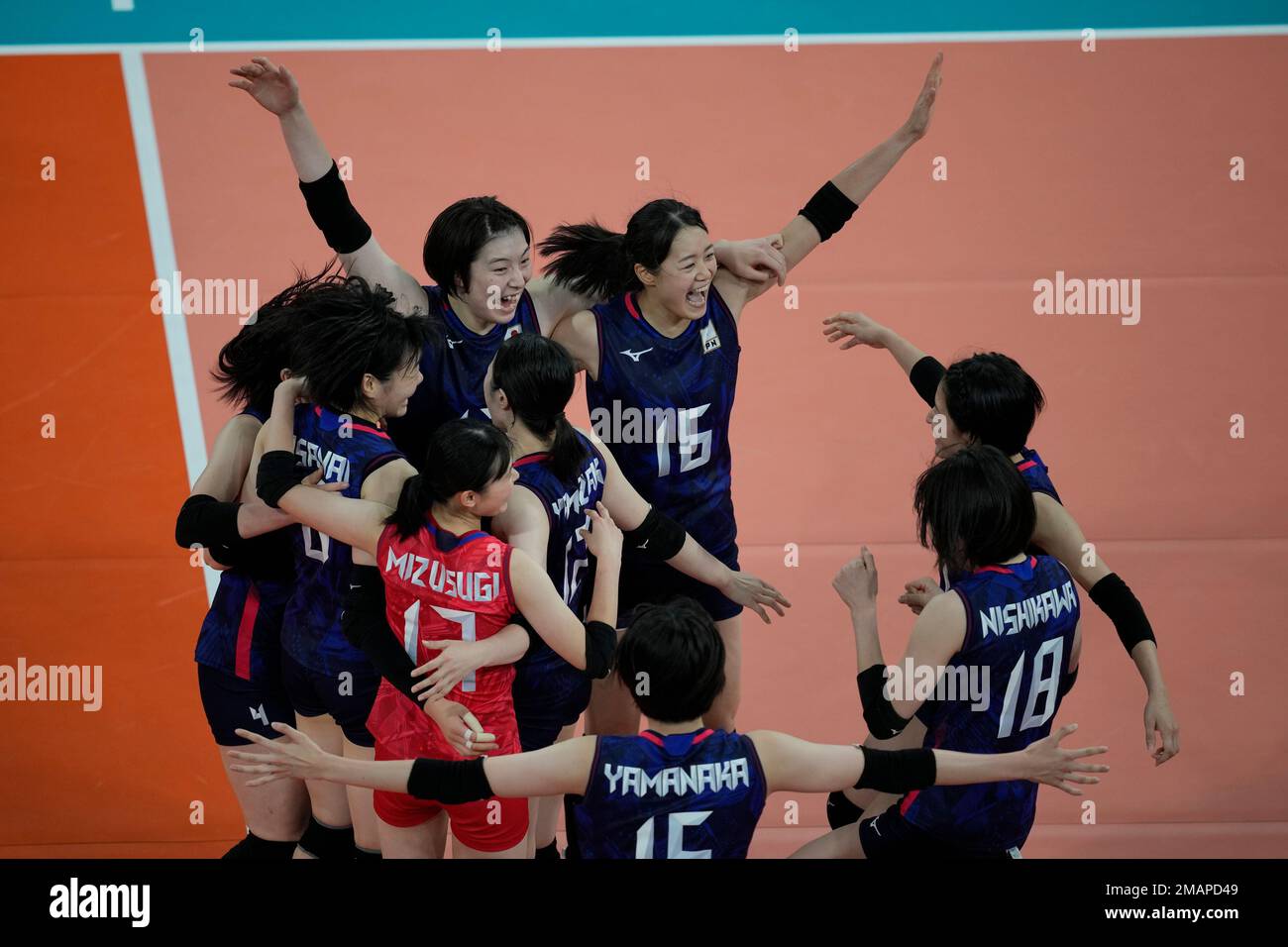Japanese players jubilate after winning gold against China at the Asian ...