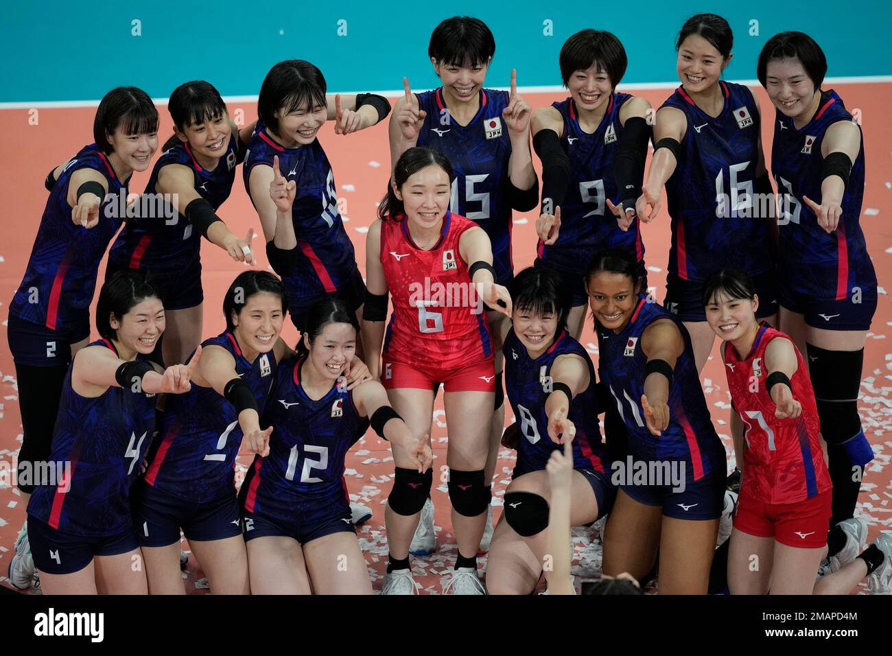 Japanese players jubilate after winning gold against China at the Asian ...