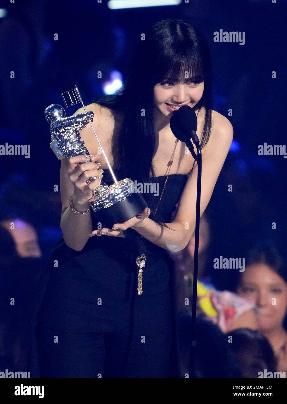 Lisa accept the award for best K-Pop for "LALISA" at the MTV Video ...