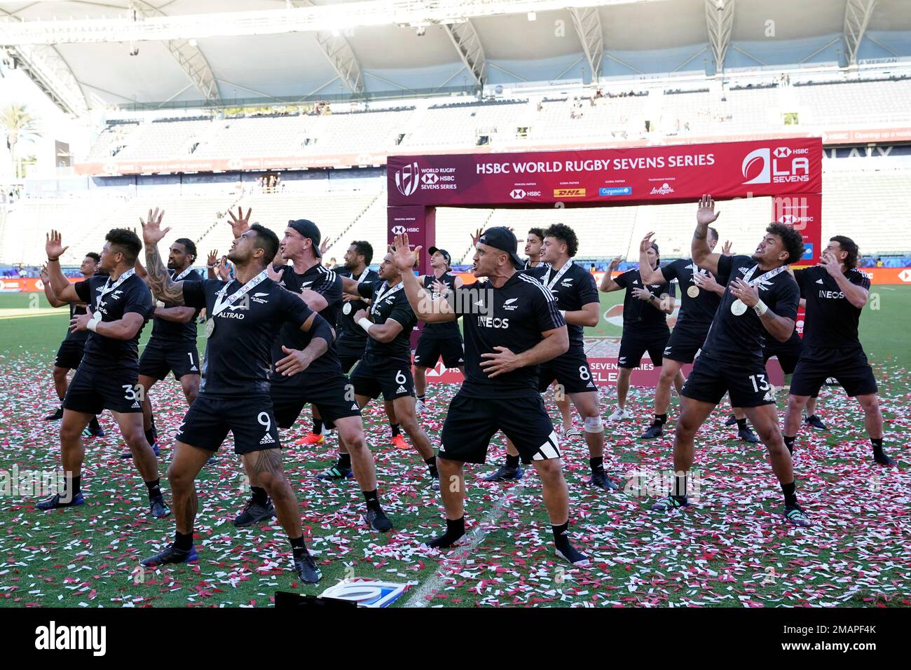 New Zealand celebrates after winning the Los Angeles rugby sevens ...