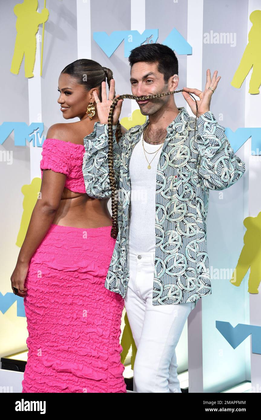 Kamie Crawford, left, and Nev Schulman arrive at the MTV Video Music ...