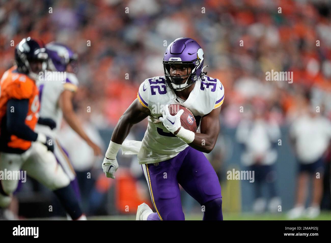 Minnesota Vikings running back Ty Chandler (32) during an NFL preseason ...