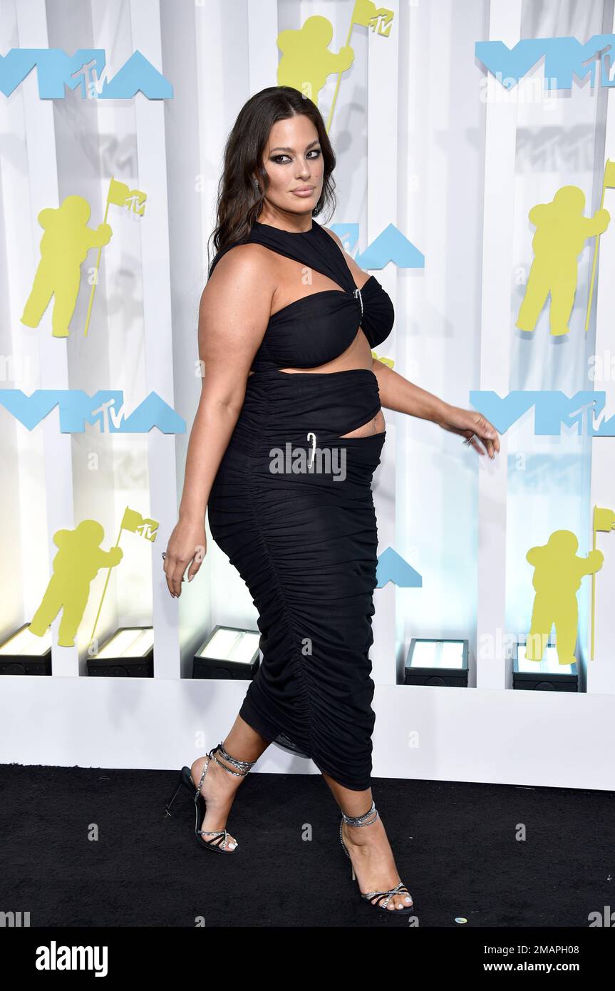 Ashley Graham arrives at the MTV Video Music Awards at the Prudential ...