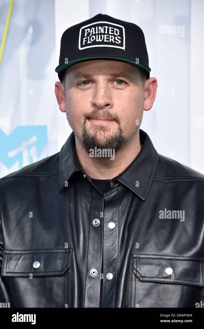 Joel Madden arrives at the MTV Video Music Awards at the Prudential ...