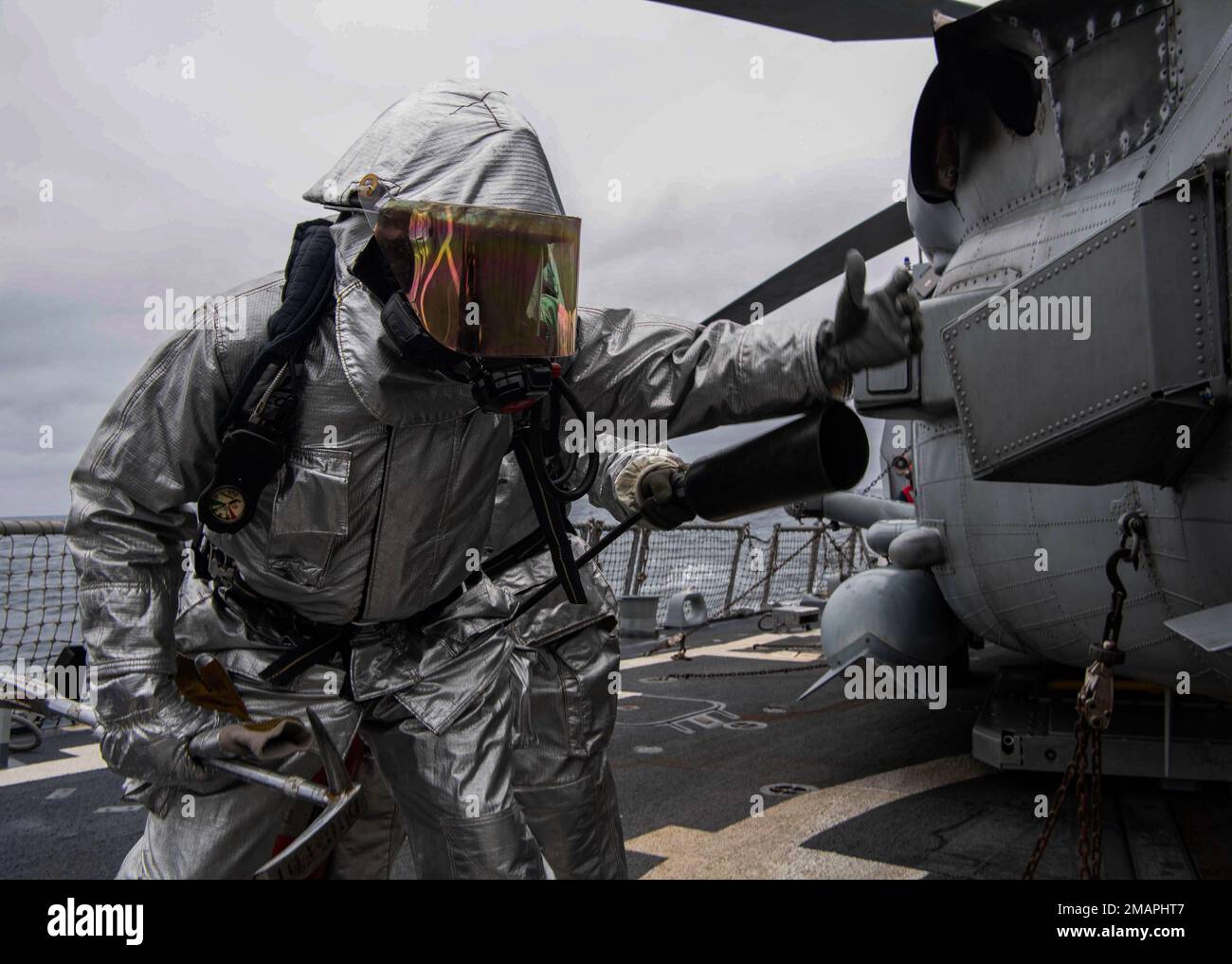 PACIFIC OCEAN (June 2, 2022) Damage Controlman Fireman Nicholas ...