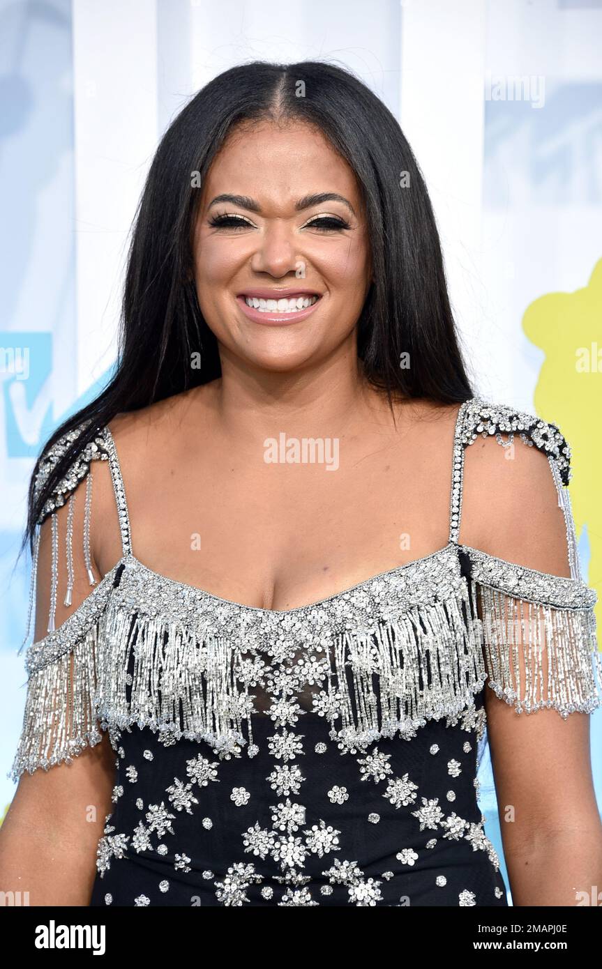 Jonna Mannion arrives at the MTV Video Music Awards at the Prudential ...